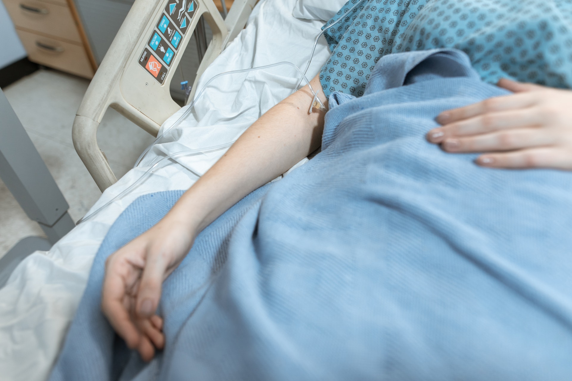 Les soins palliatifs, remède à l'euthanasie - La Nef