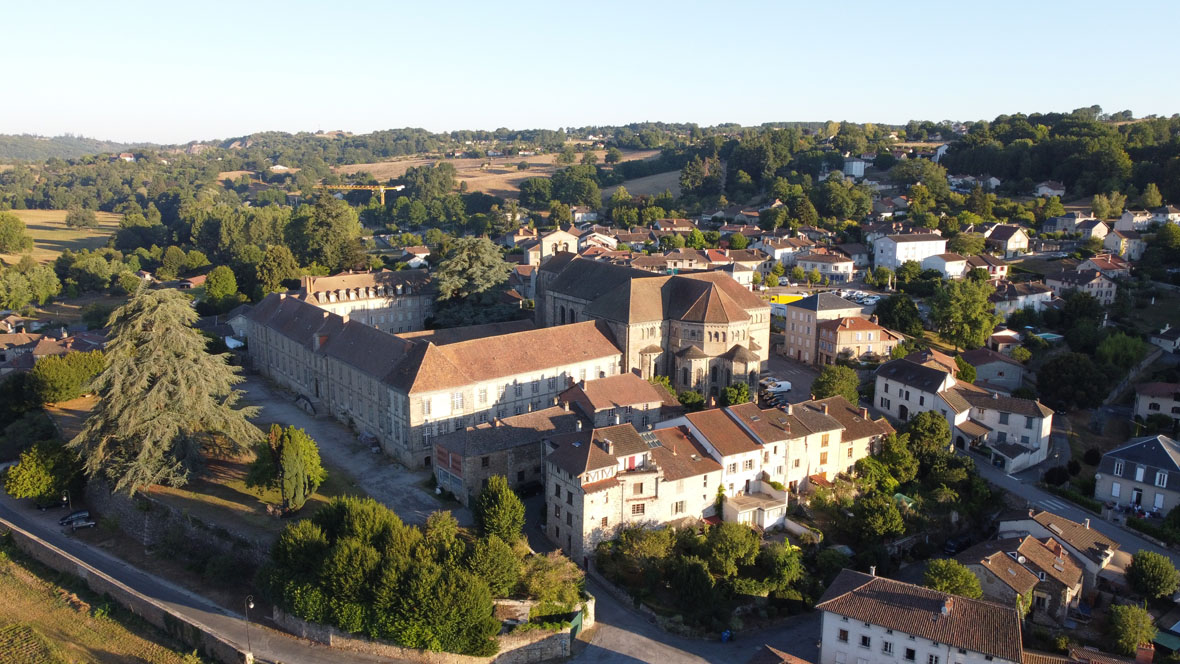 La renaissance d'une abbaye : entretien avec le prieur de Solignac - La Nef